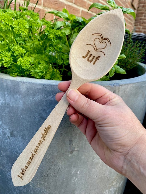 Pollepel Juf, Grappige houten lepel als afscheidscadeaujte